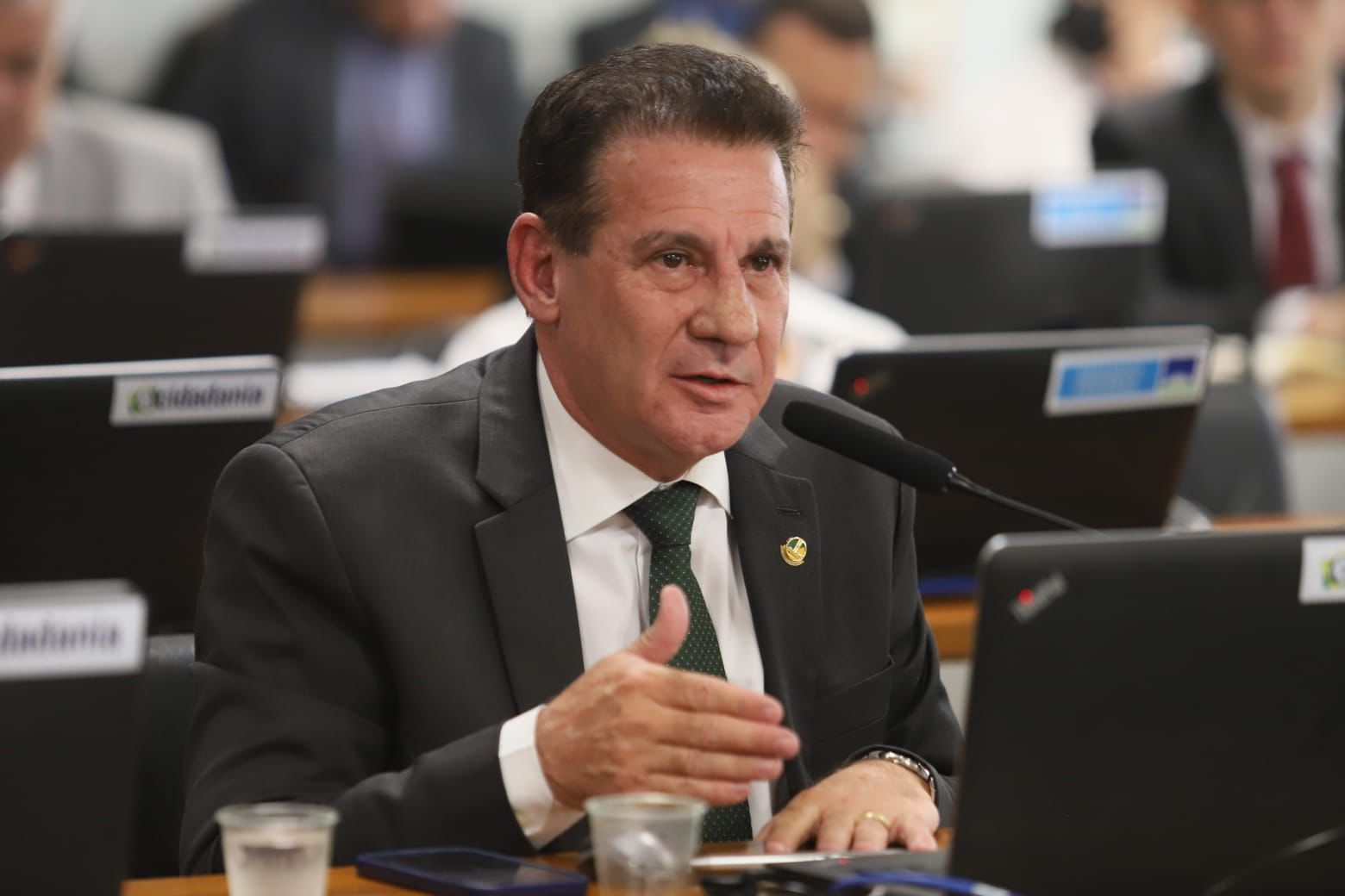 Relatoria de Vanderlan, projeto que beneficia servidores da educação ...